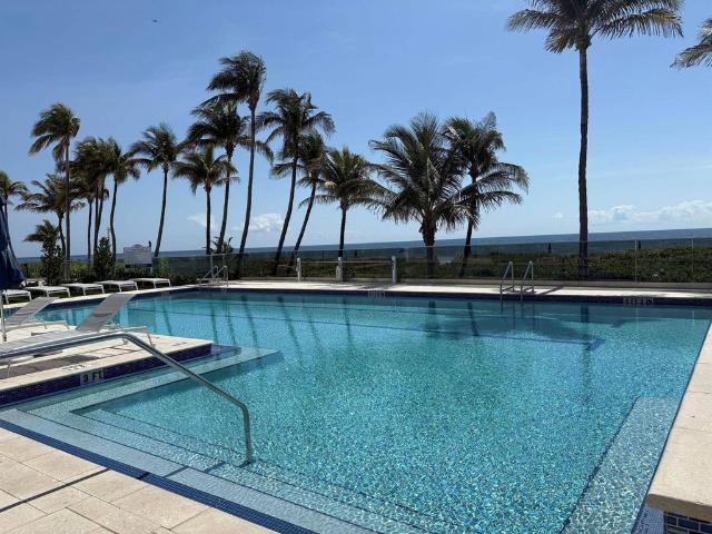 Luxury apartment complex for rent in Boca Raton, United States