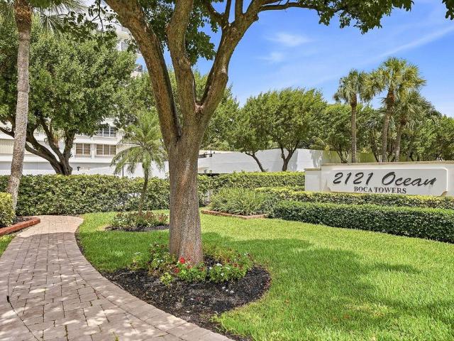 Luxury apartment complex for rent in Boca Raton, United States