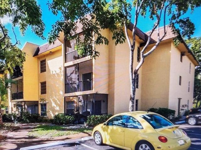 Luxury apartment complex for rent in Boca Raton, United States