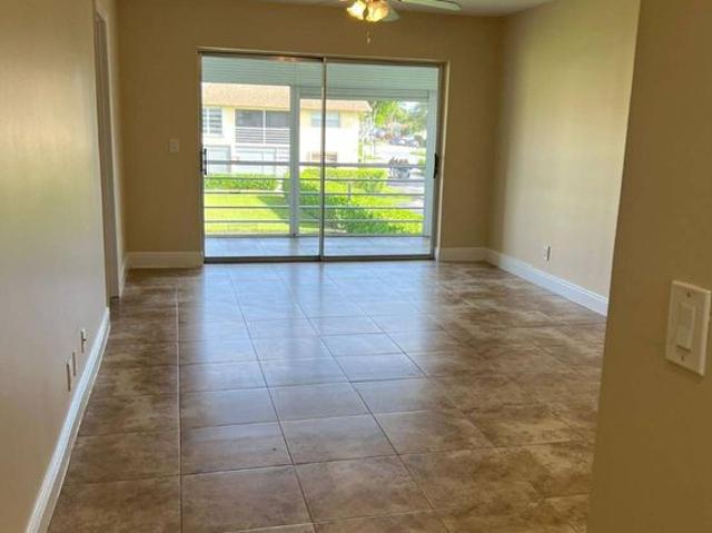 Luxury apartment complex for rent in Boca Raton, United States