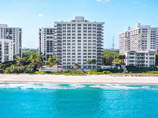 Luxury apartment complex for rent in Boca Raton, United States