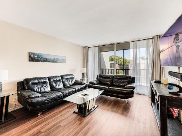 Luxury apartment complex for rent in Boca Raton, United States