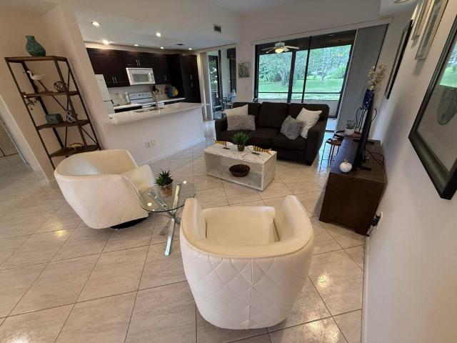 Luxury apartment complex for rent in Boca Raton, United States