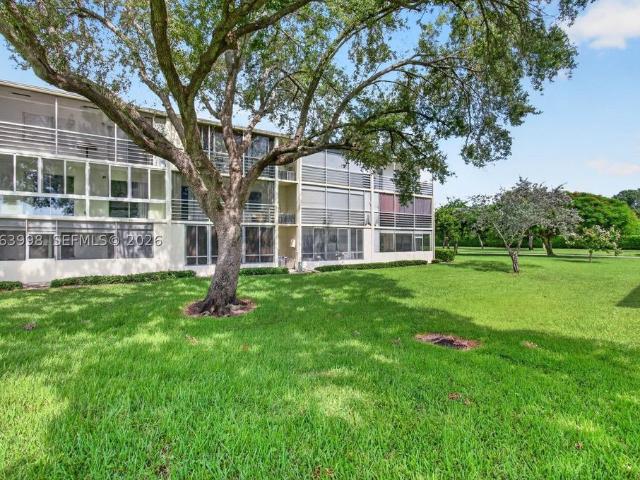 Luxury apartment complex for rent in Boca Raton, United States