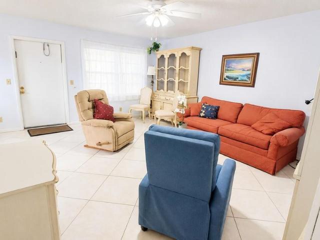 Luxury apartment complex for rent in Boca Raton, United States
