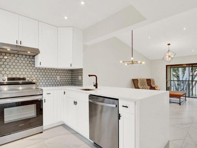 Luxury apartment complex for rent in Boca Raton, United States
