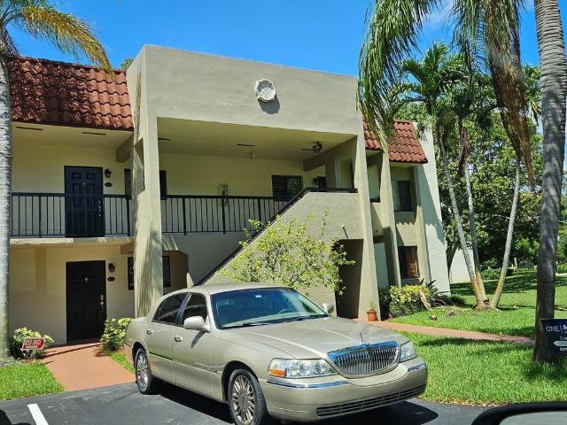Luxury apartment complex for rent in Boca Raton, United States