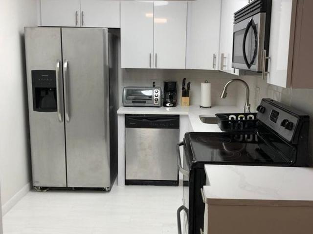 Luxury apartment complex for rent in Boca Raton, United States