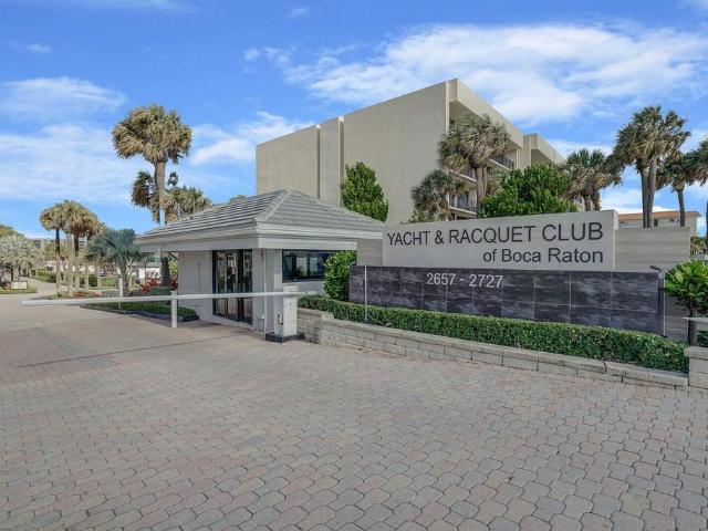 Luxury apartment complex for rent in Boca Raton, United States