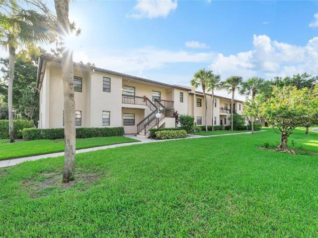 Luxury apartment complex for rent in Boca Raton, United States