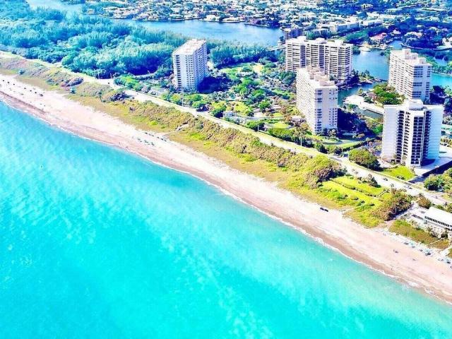 Luxury apartment complex for rent in Boca Raton, United States