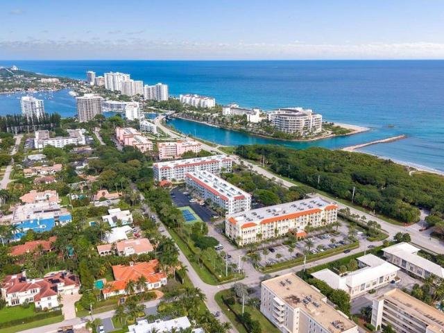 Luxury apartment complex for rent in Boca Raton, United States