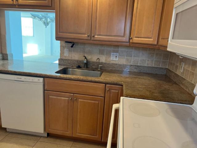 Luxury apartment complex for rent in Boca Raton, United States