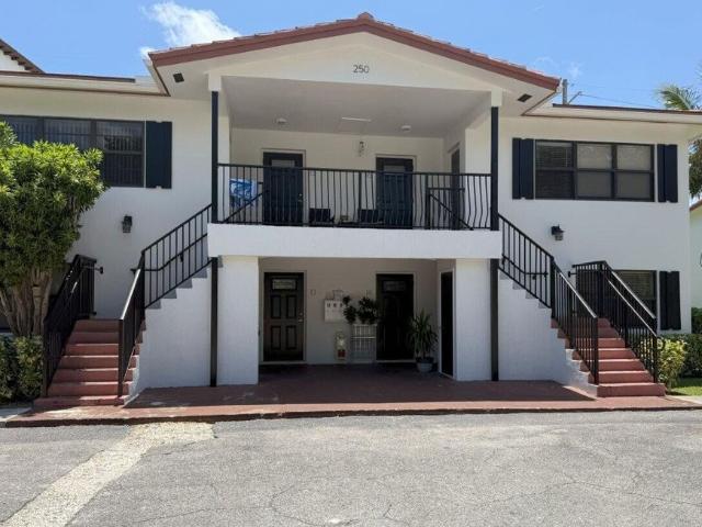 Luxury apartment complex for rent in Boca Raton, United States