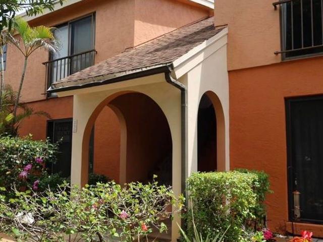 Luxury apartment complex for rent in Boca Raton, United States