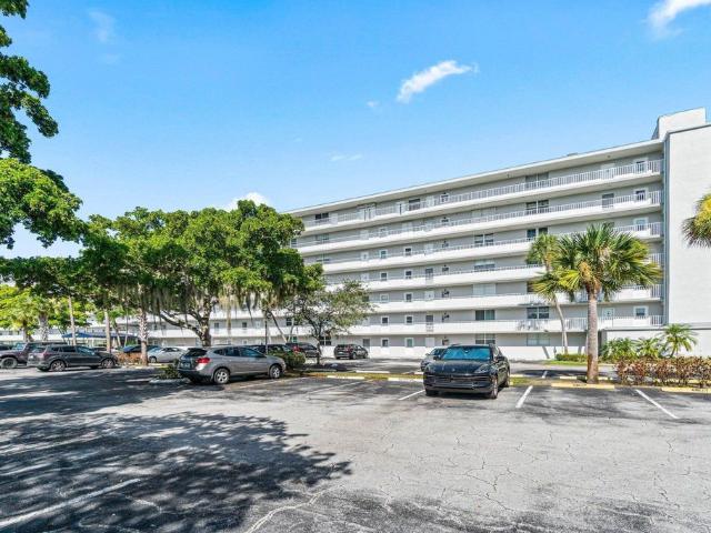 Luxury apartment complex for rent in Boca Raton, United States
