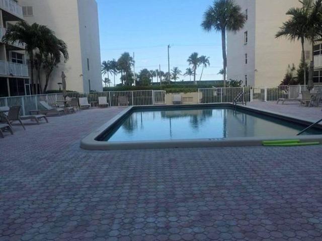 Luxury apartment complex for rent in Boca Raton, Florida