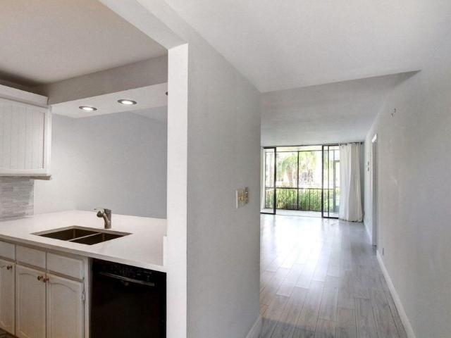 Luxury apartment complex for rent in Boca Raton, Florida
