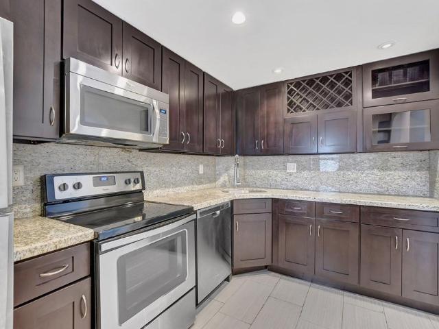 Luxury apartment complex for rent in Boca Raton, Florida