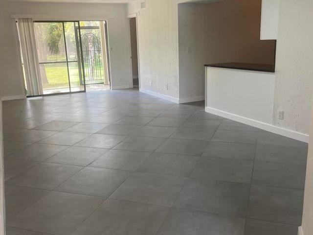 Luxury apartment complex for rent in Boca Raton, Florida