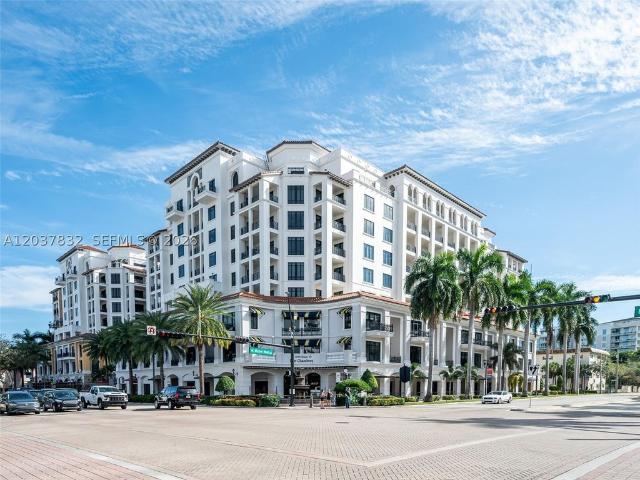 Luxury apartment complex for rent in Boca Raton, Florida