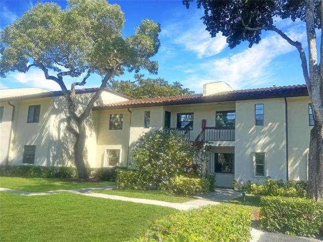 Luxury apartment complex for rent in Boca Raton, Florida