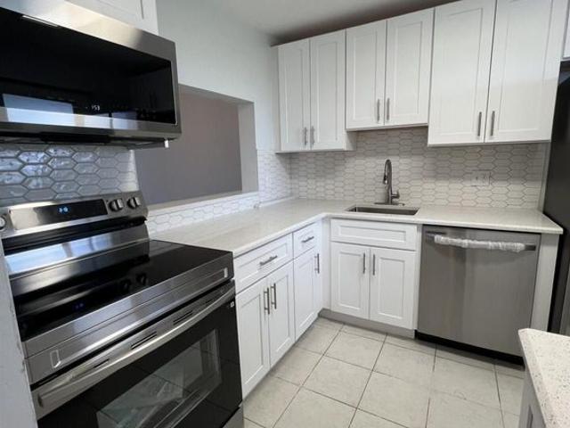 Luxury apartment complex for rent in Boca Raton, Florida