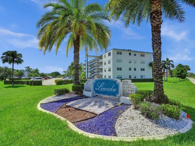 Luxury apartment complex for rent in Boca Raton, Florida