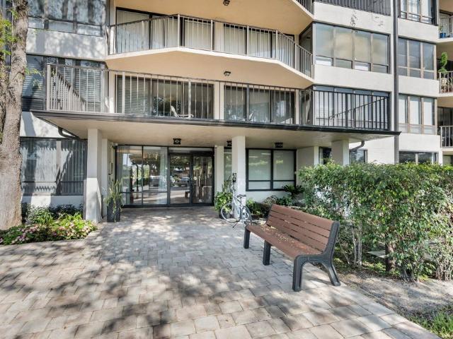 Luxury apartment complex for rent in Boca Raton, Florida