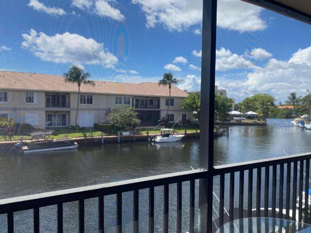 Luxury apartment complex for rent in Boca Raton, Florida
