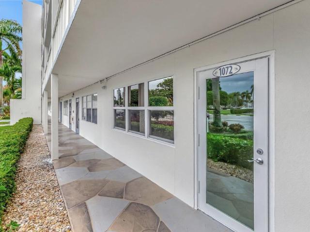 Luxury apartment complex for rent in Boca Raton, Florida
