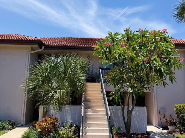 Luxury apartment complex for rent in Boca Raton, Florida