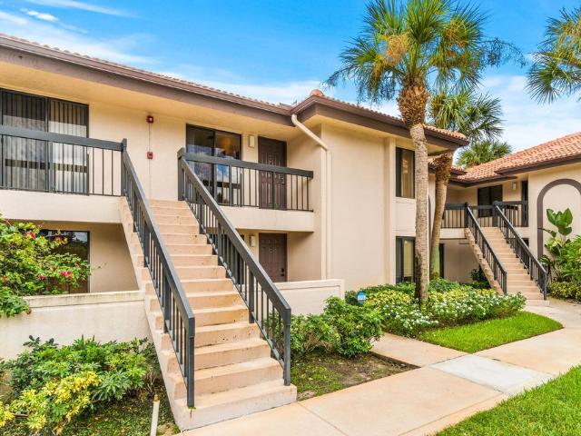 Luxury apartment complex for rent in Boca Raton, Florida