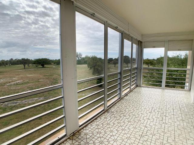 Luxury apartment complex for rent in Boca Raton, Florida