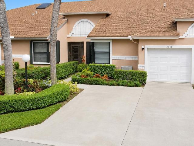 Luxury apartment complex for rent in Boca Raton, Florida