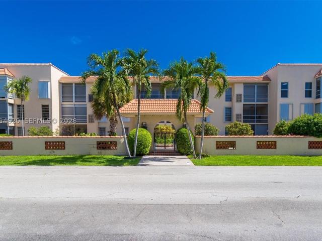 Luxury apartment complex for rent in Boca Raton, Florida