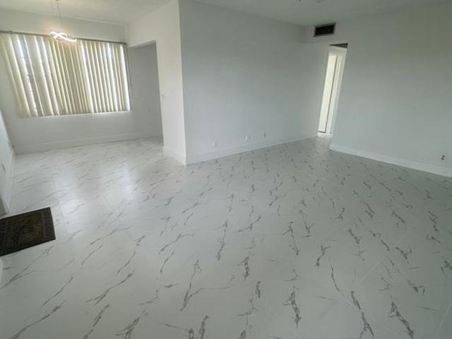 Luxury apartment complex for rent in Boca Raton, Florida