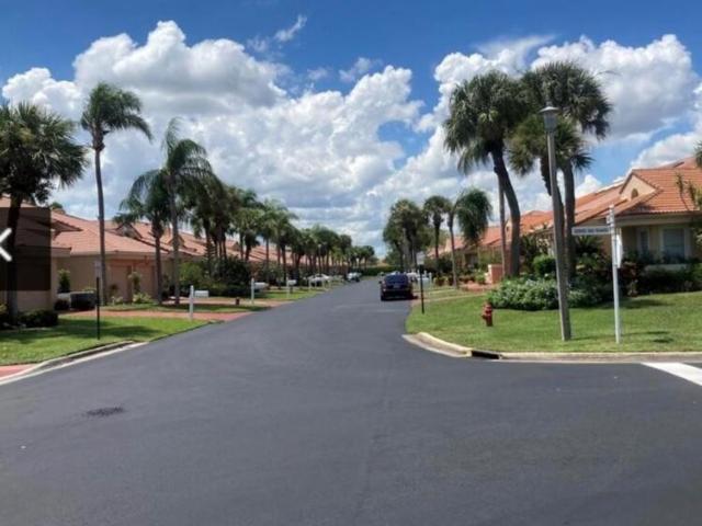 Luxury apartment complex for rent in Boca Raton, Florida