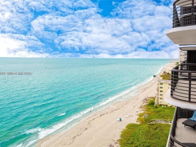 Luxury apartment complex for rent in Boca Raton, Florida