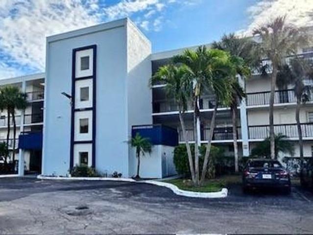 Luxury apartment complex for rent in Boca Raton, Florida