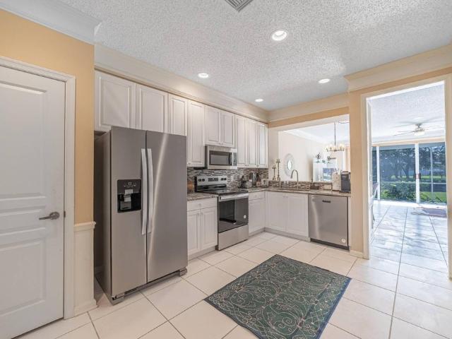 Luxury apartment complex for rent in Boca Raton, Florida