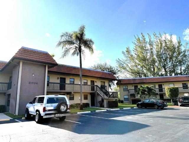 Luxury apartment complex for rent in Boca Raton, Florida