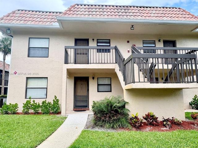 Luxury apartment complex for rent in Boca Raton, Florida
