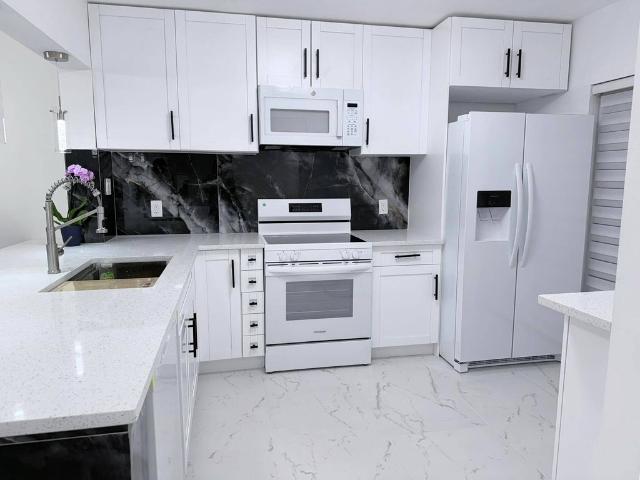 Luxury apartment complex for rent in Boca Raton, Florida