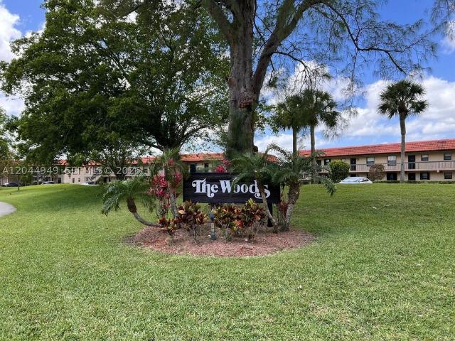 Luxury apartment complex for rent in Boca Raton, Florida