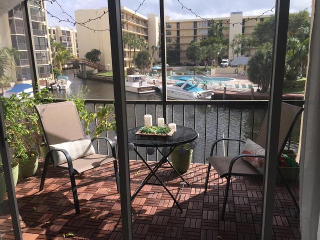 Luxury apartment complex for rent in Boca Raton, Florida