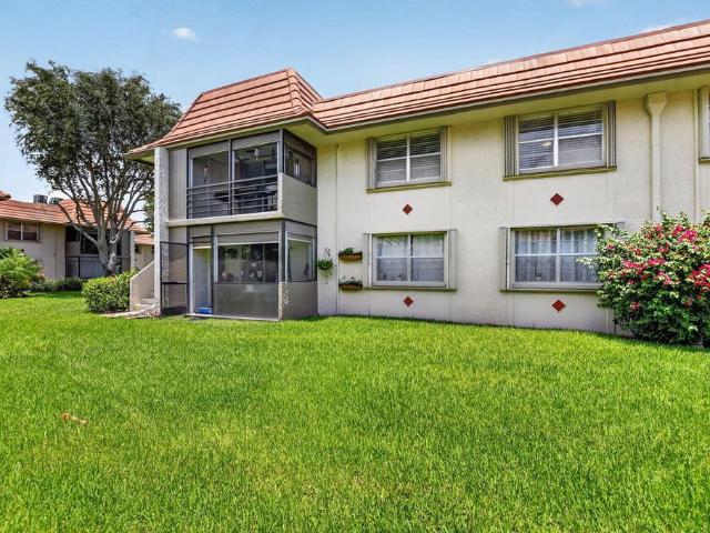 Luxury apartment complex for rent in Boca Raton, Florida