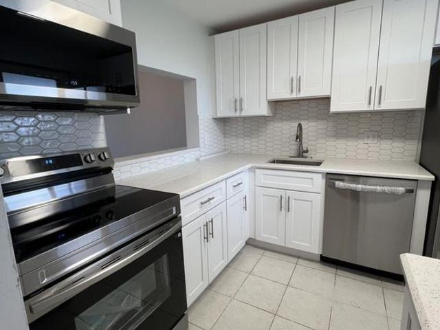 Luxury apartment complex for rent in Boca Raton, Florida