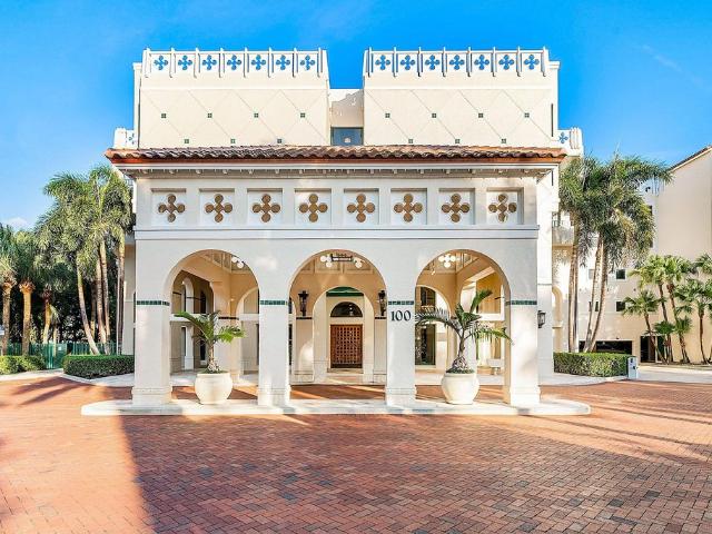 Luxury apartment complex for rent in Boca Raton, Florida