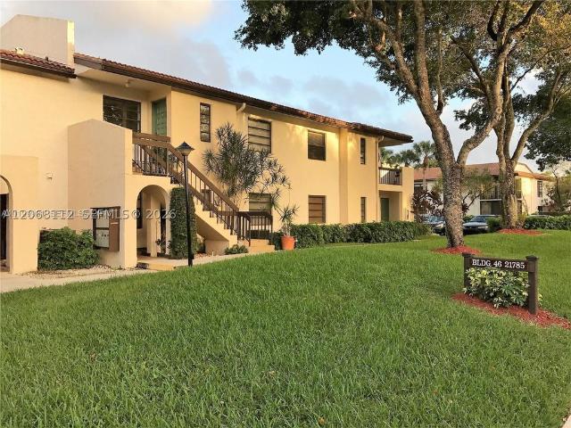 Luxury apartment complex for rent in Boca Raton, Florida